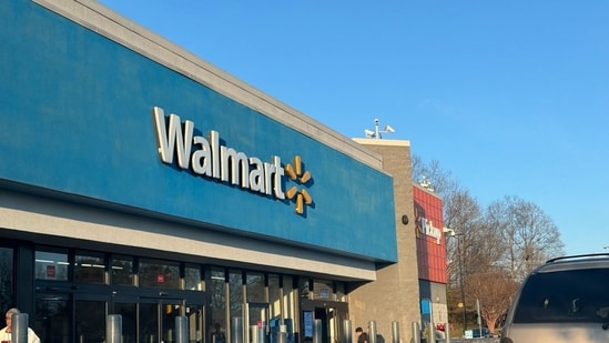 Walmart Charlotte shooting: Massive police presence at Callabridge Ct ...