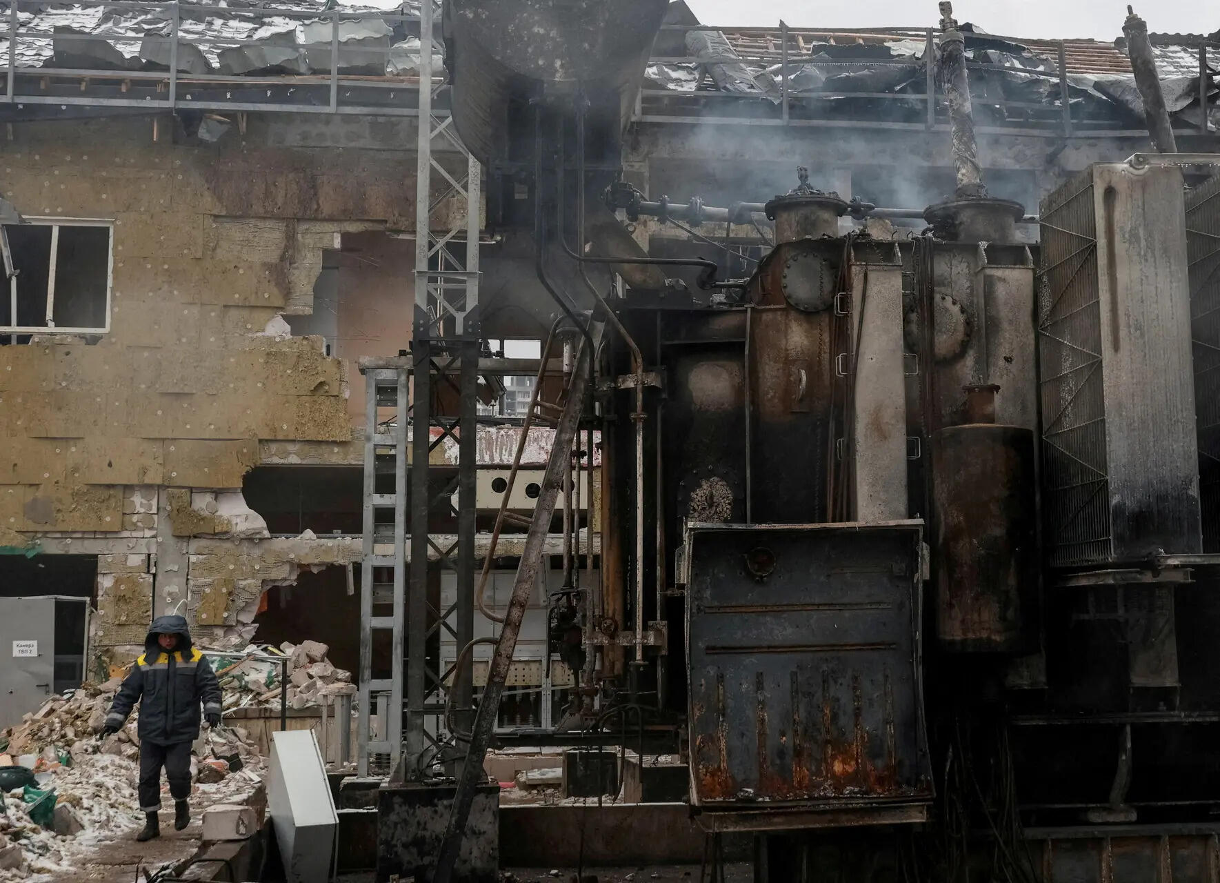 Power outages hit Russia-controlled Zaporizhzhia region in Ukraine ...