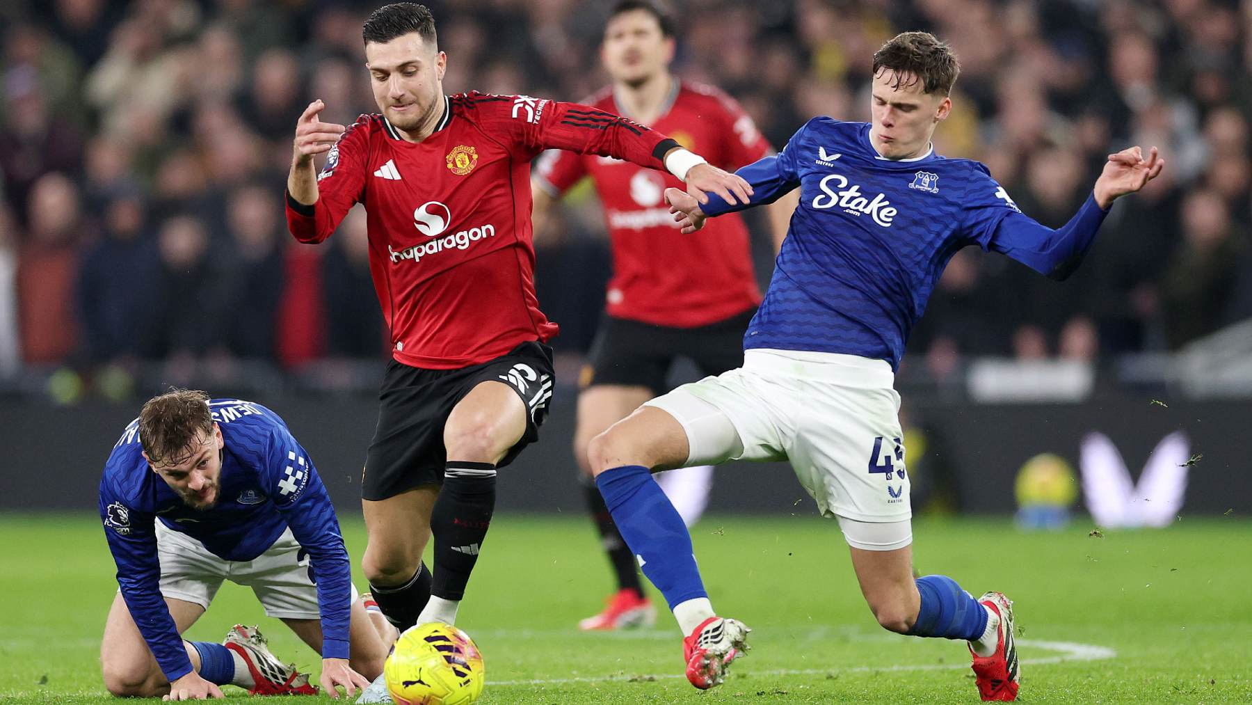Al Real Madrid le ofrecen a Diogo Dalot