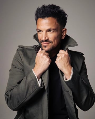 Peter Andre celebrates new 'Mamma Mia!' role with Junior and ...