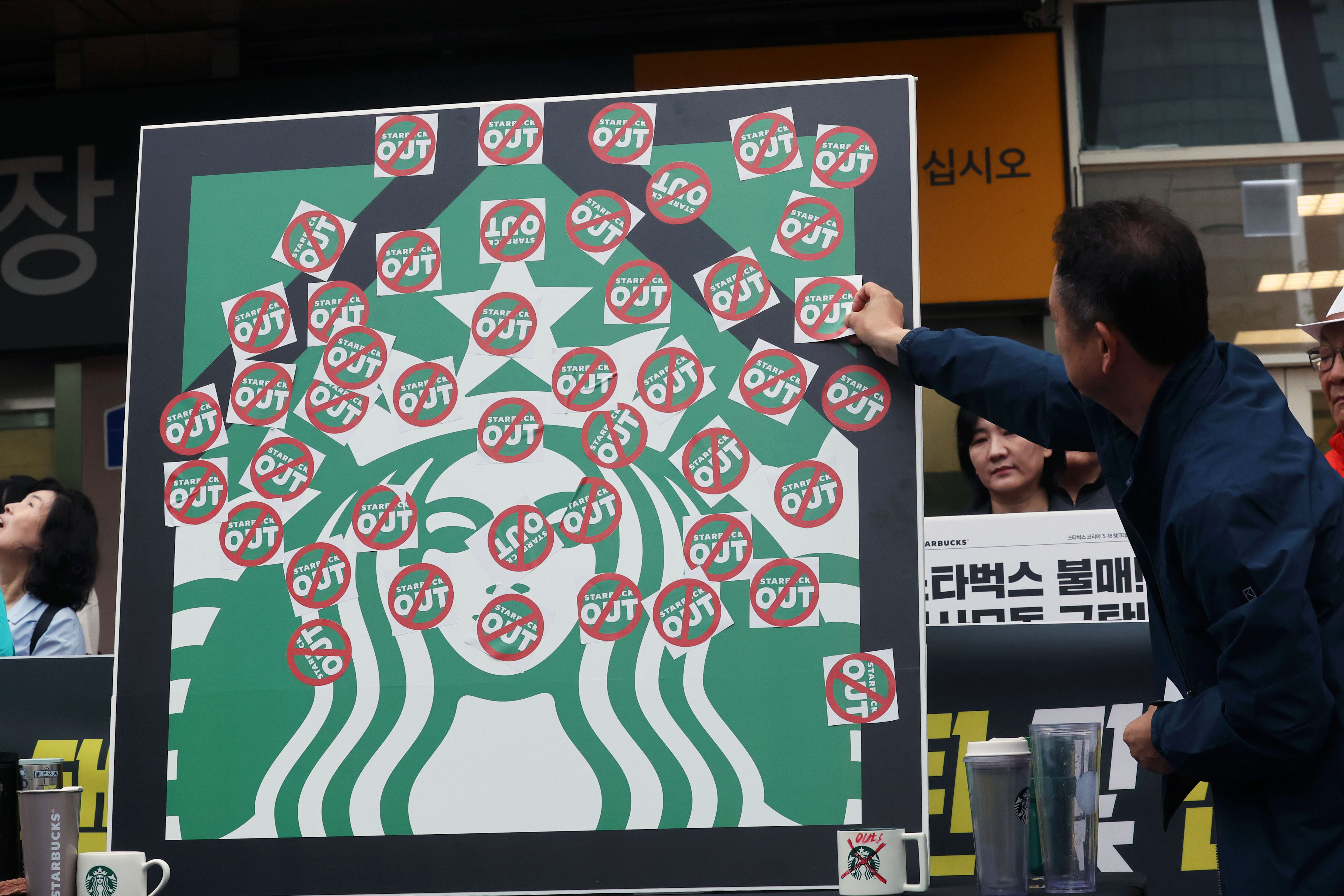 Police probe Shinsegae chairman over Starbucks 'Tank Day'