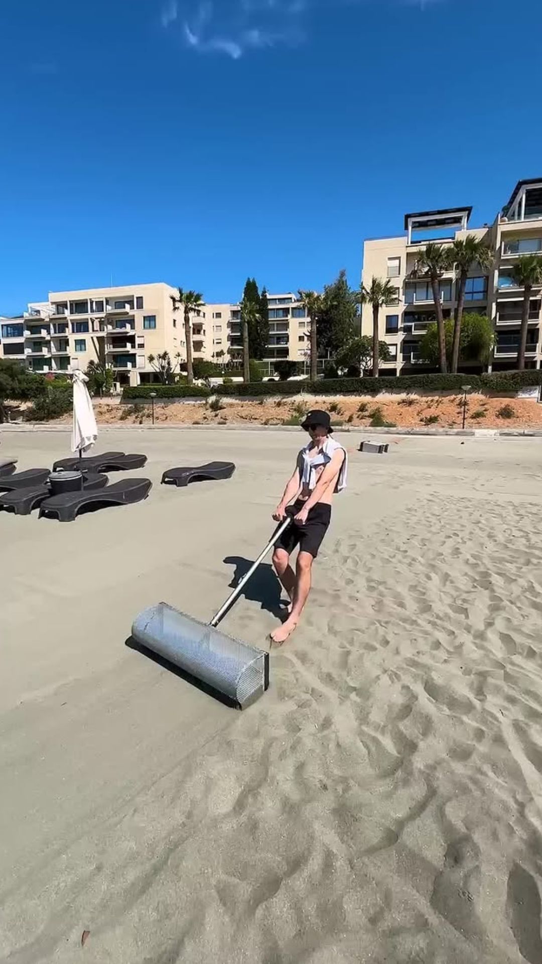Treasure hunt on the beach: Discovering gold grillz in the sand