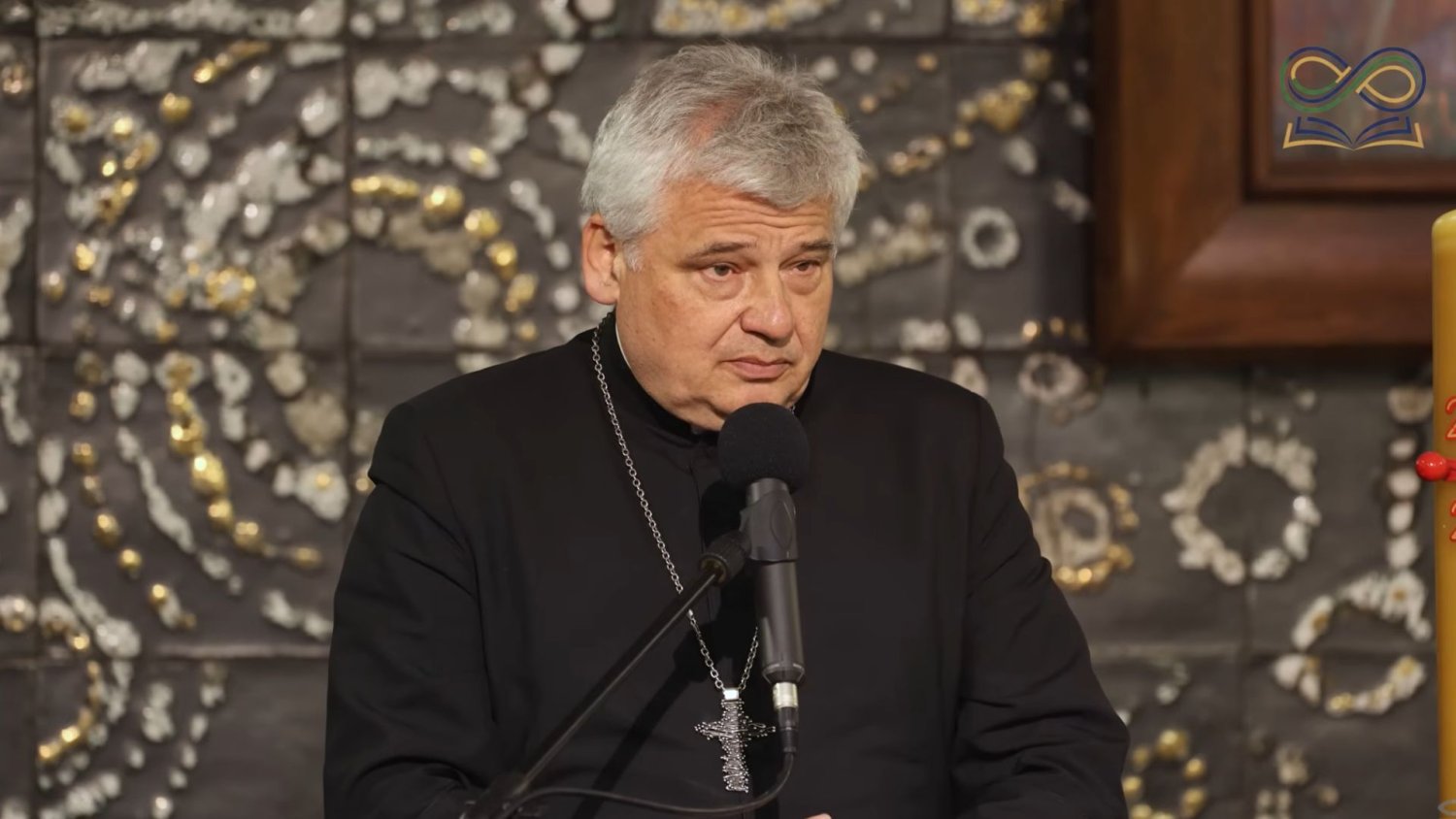 Kard. Krajewski bez ogródek o wojnie w Ukrainie. "Wszyscy na niej ...