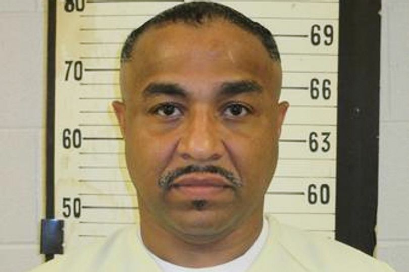 Execution called off for at least a year after staff 'unable to find vein'
