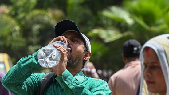 Gautam Budh Nagar, Ghaziabad continue to reel under intense heat