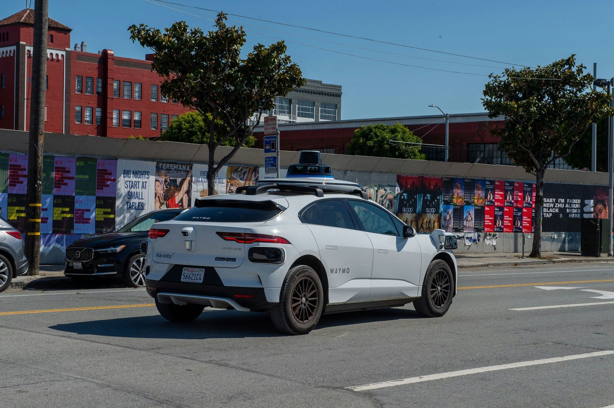 Roboter-Taxis saufen ab: Google-Schwester Waymo stoppt Dienst nach ...