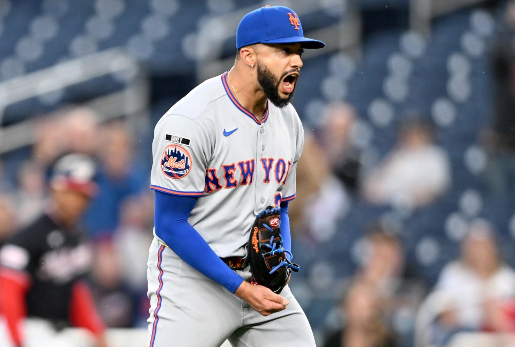 Devin Williams overcomes AJ Ewing’s miscue to lock down save in Mets’ win