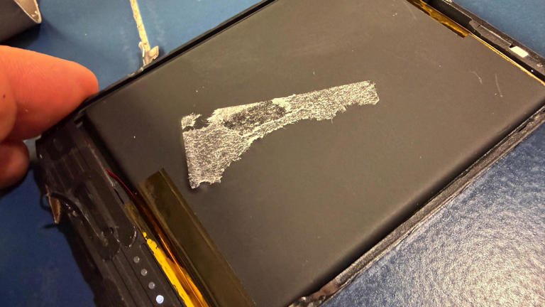 I switched my solid-state portable battery with this graphene heat ...