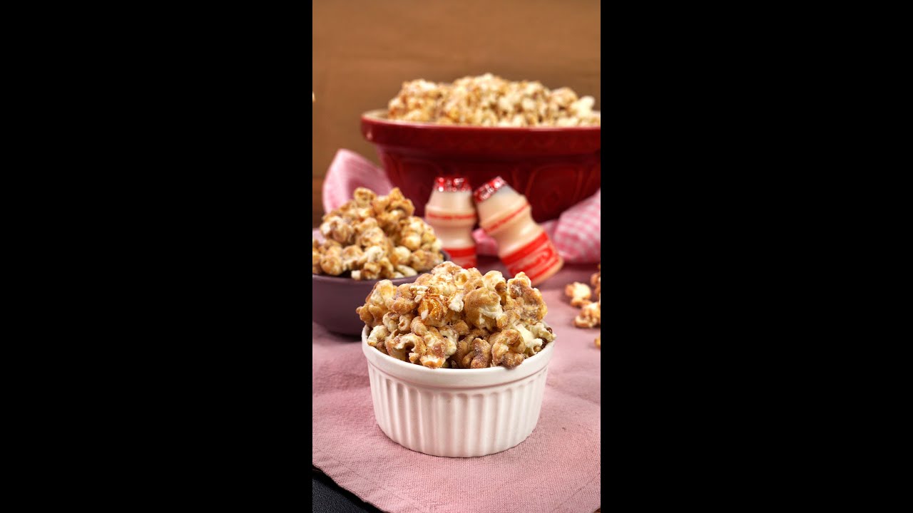 Joguei Yakult na pipoca! Um funcionário do cinema me ensinou e eu amei ...