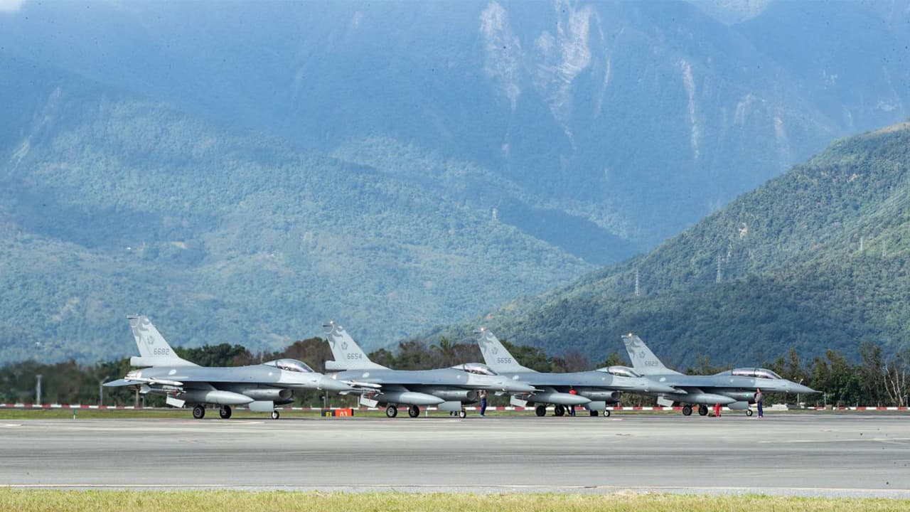 6 Chinese aircraft, 10 vessels detected near Taiwan, enter ADIZ