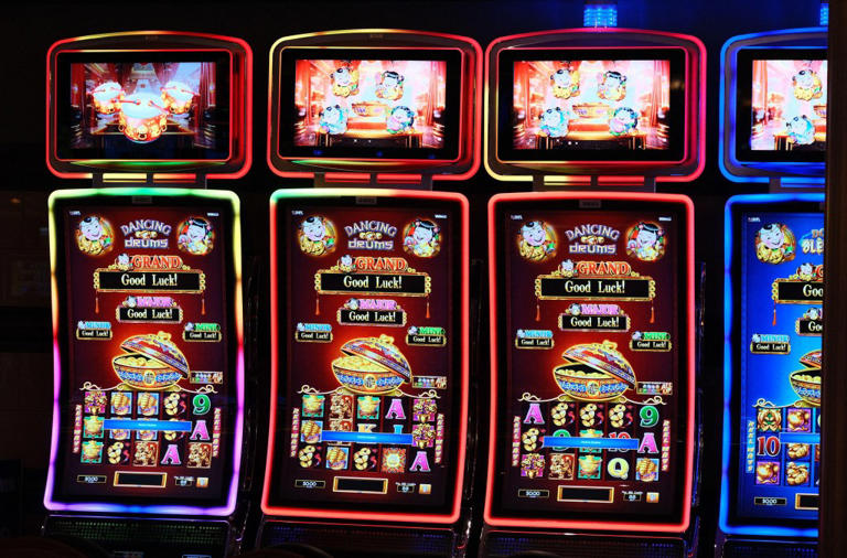 California gambler hits staggering jackpot on 10-cent slot machine