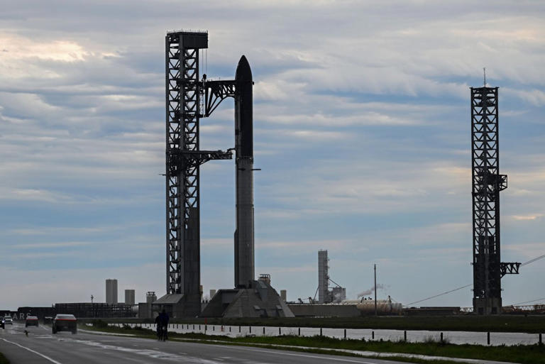 SpaceX scrubs planned launch of newly upgraded Starship V3 megarocket