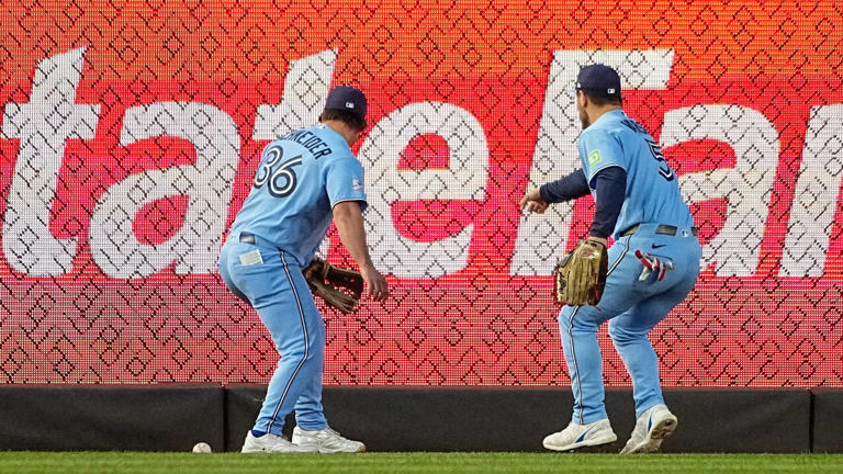 George Springer leads Blue Jays to 2-0 victory over Yankees, splitting ...