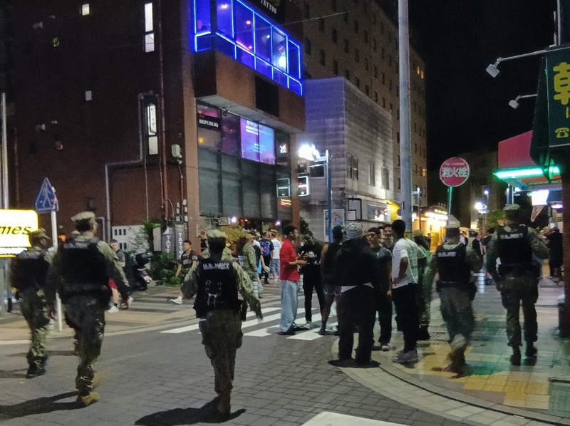 Over 100 people cause commotion in entertainment district near US ...
