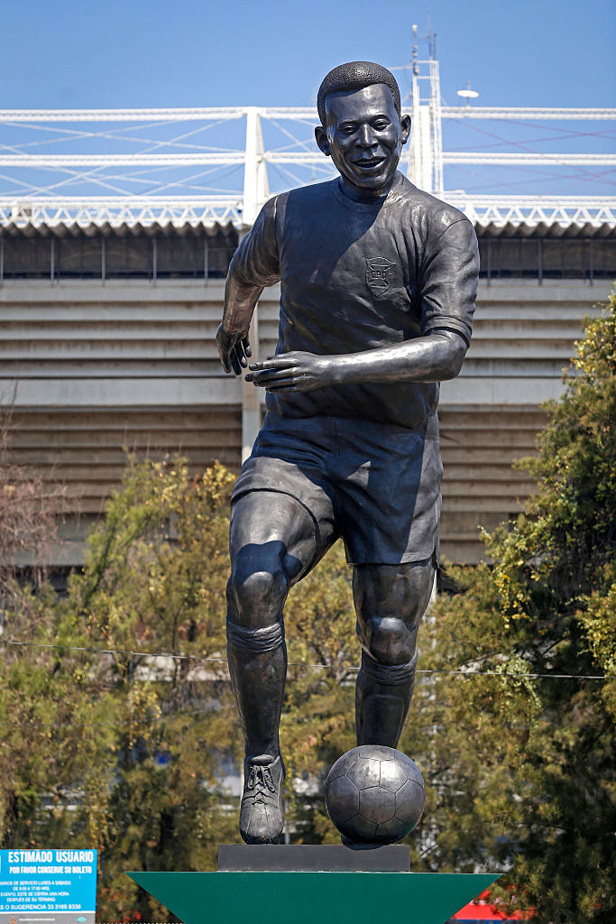 Massive Pelé statue unveiled in Guadalajara ahead of World Cup