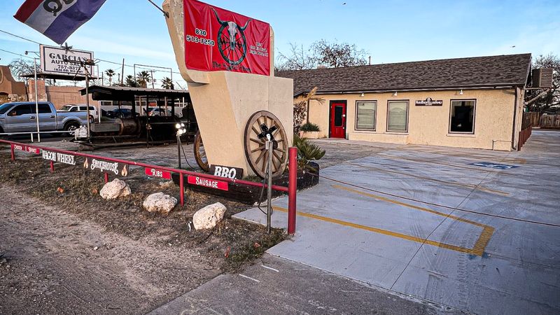 A Texas restaurant where big portions and casual small-town atmosphere ...