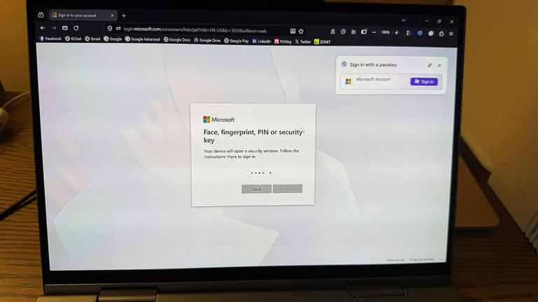 Microsoft won't send you SMS texts for login anymore - why it's pushing ...