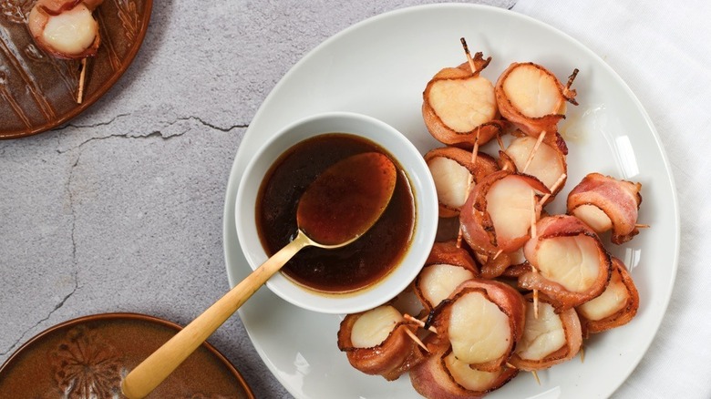 Bacon-wrapped scallops recipe