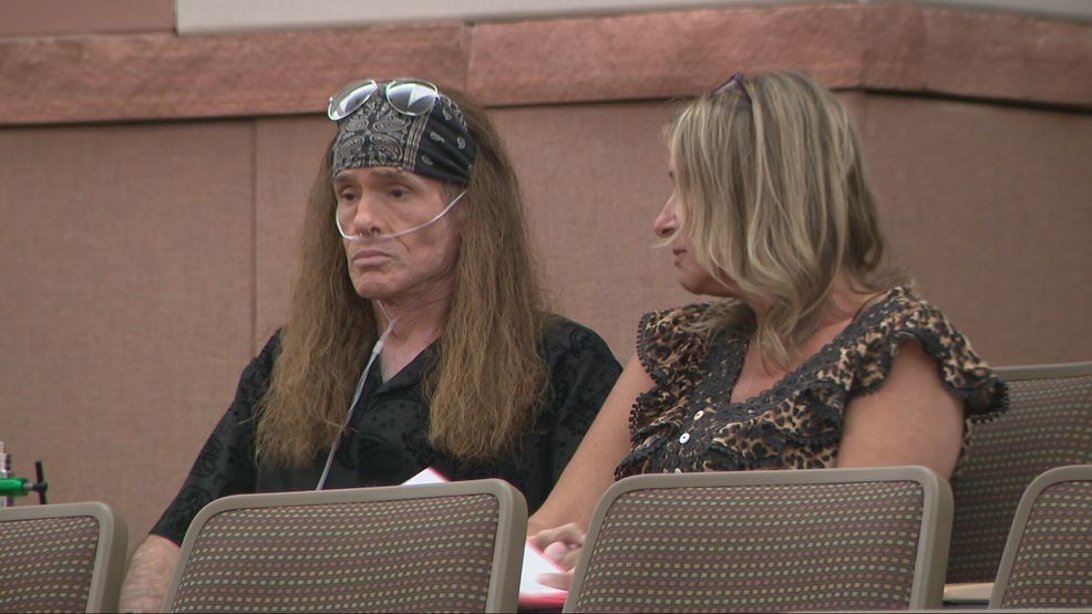 New Orleans Square tenants say Clark County is not fixing their building