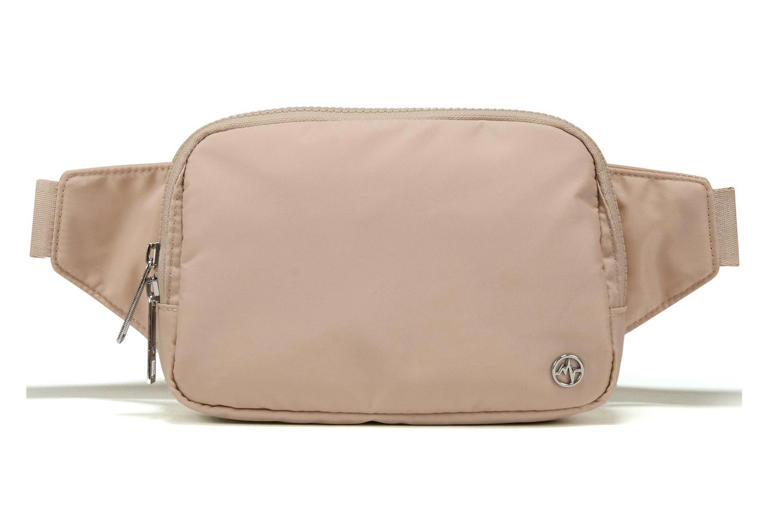 Run! Oprah’s comfy sneakers, stretchy jeans, and travel bags are up to ...