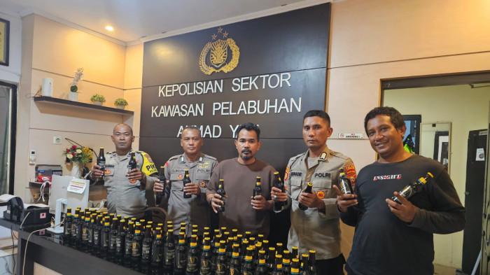 Polisi sita 72 botol bir hitam di Pelabuhan Ahmad Yani Ternate, pelaku ...