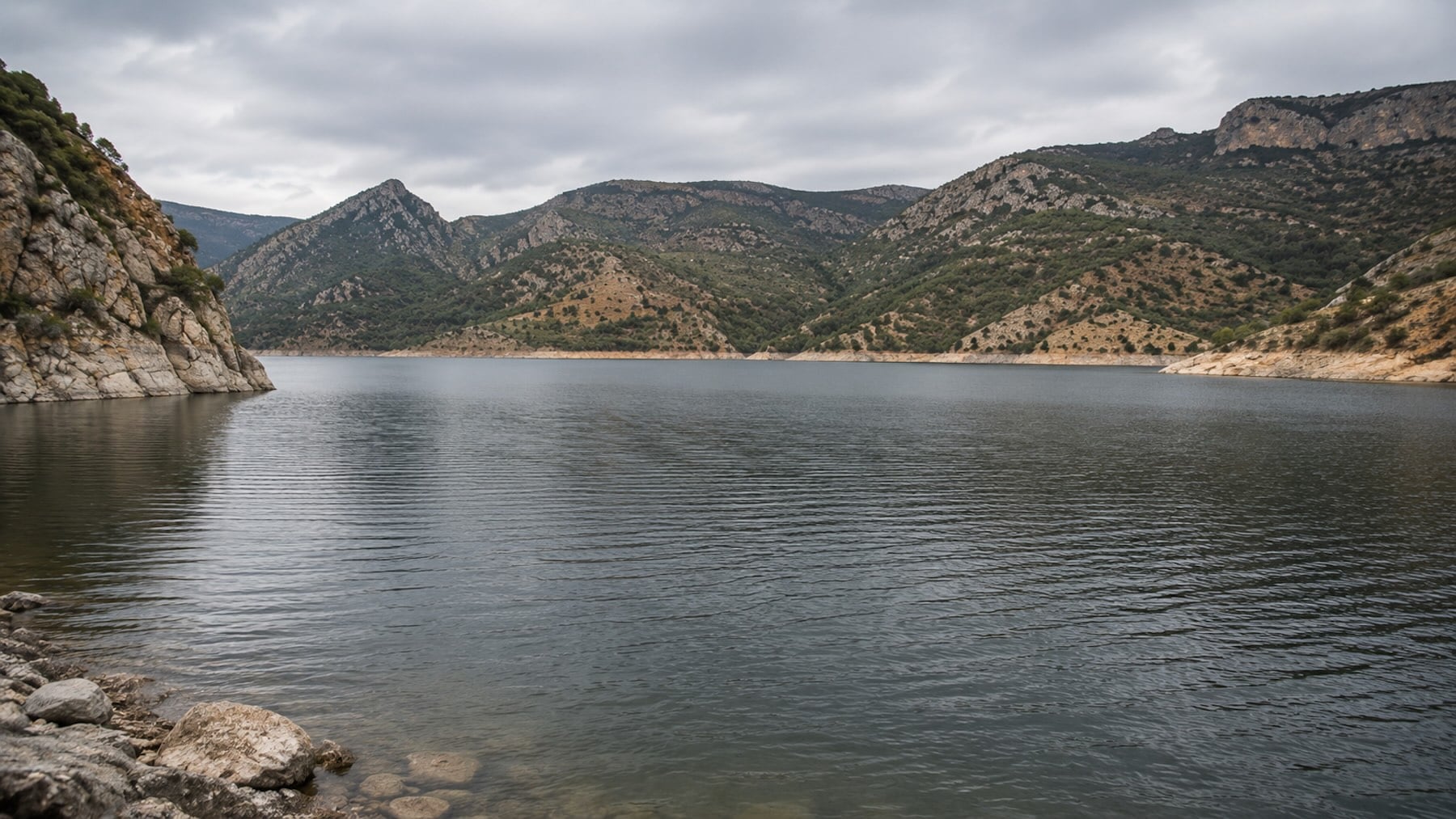 Júbilo en la comunidad hidrológica española: el embalse del Ebro que ...