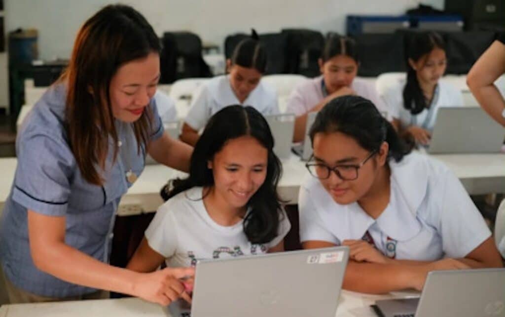 House panel OKs bill lowering gov’t workers’ retirement age to 56