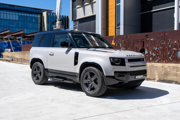 2026 Land Rover Defender 90 V8 is a half price G-Class you’ll actually ...