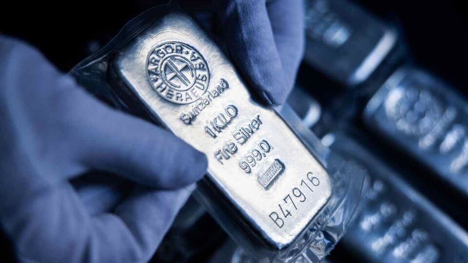 Silver price on MCX falls on strong dollar, oil price surge and US Fed ...