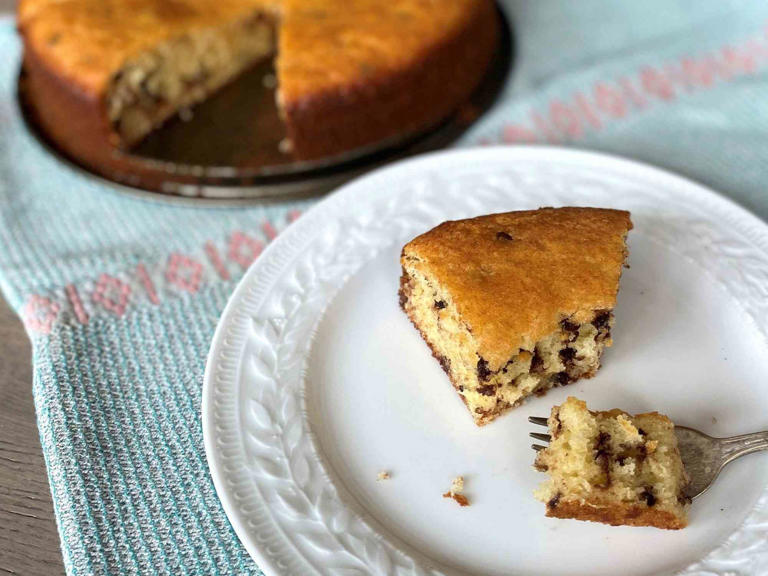 The best easy cake recipe doesn't even require measuring cups