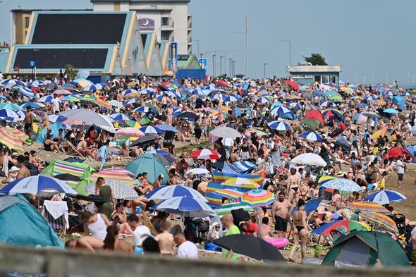 Urgent amber heat health alerts issued for 5 UK areas - 'Rise in deaths ...