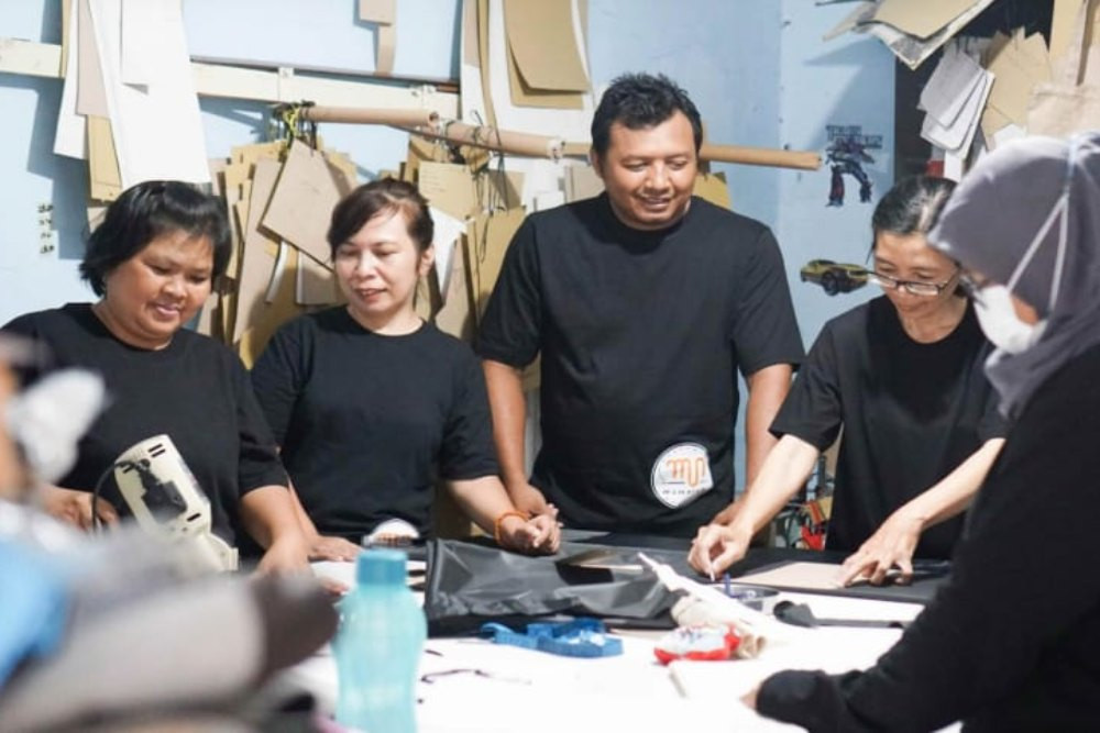 Bank Jateng dukung UMKM lokal produksi tas berbahan kain tradisional