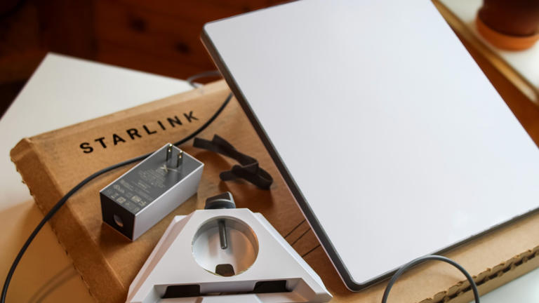 Firmware hints at new Starlink dish with built-in battery, USB-C port