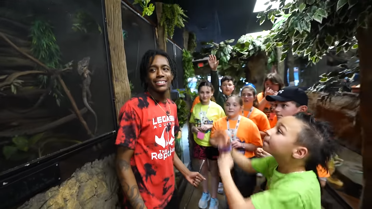 They let kids feed giant snakes - what happened next surprised everyone