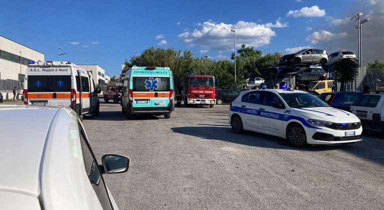 Marano, incendio in autodemolizione: operaio intubato al Cardarelli ...