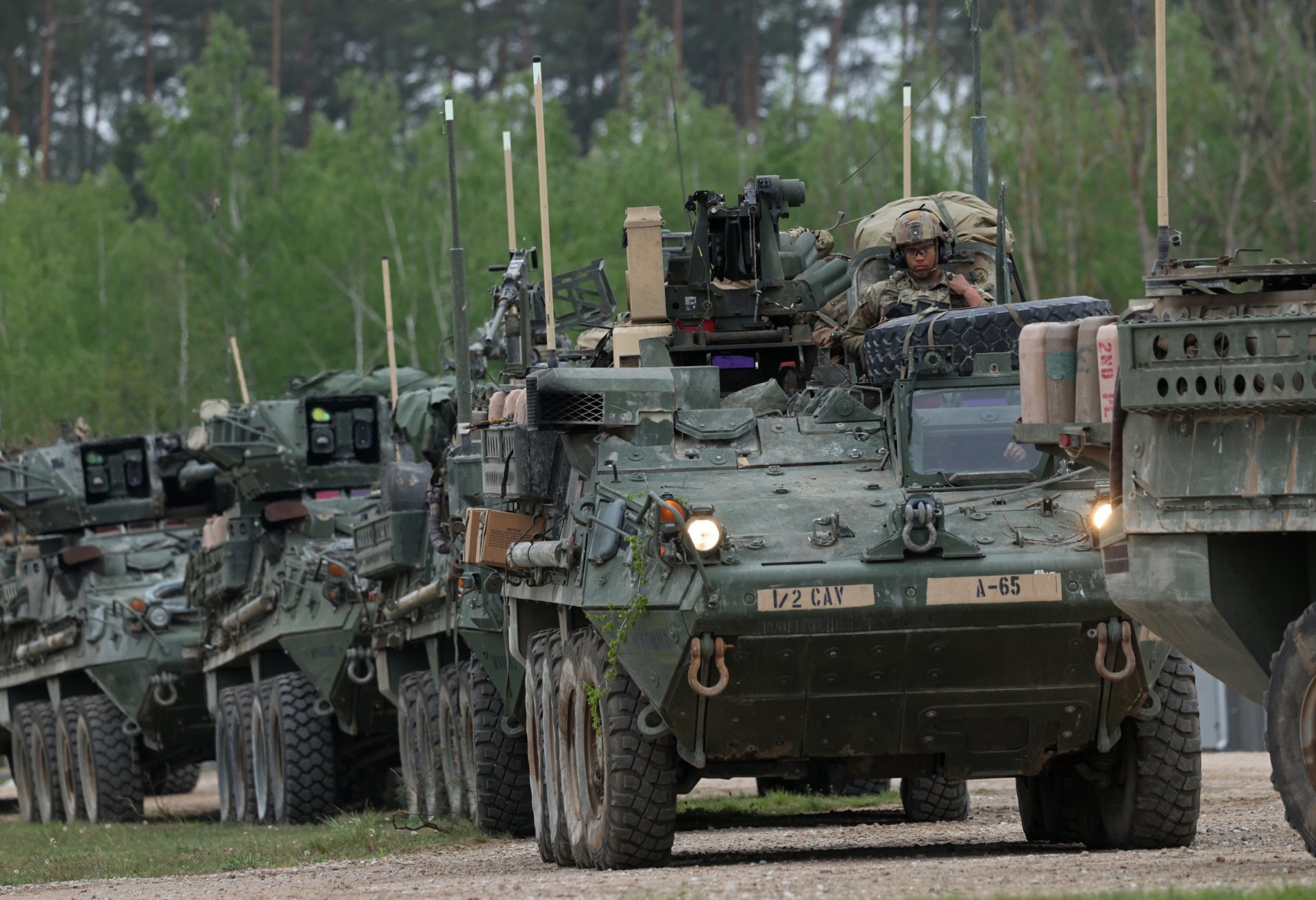 Trump performs U-turn and decides to send 5,000 troops near NATO border ...