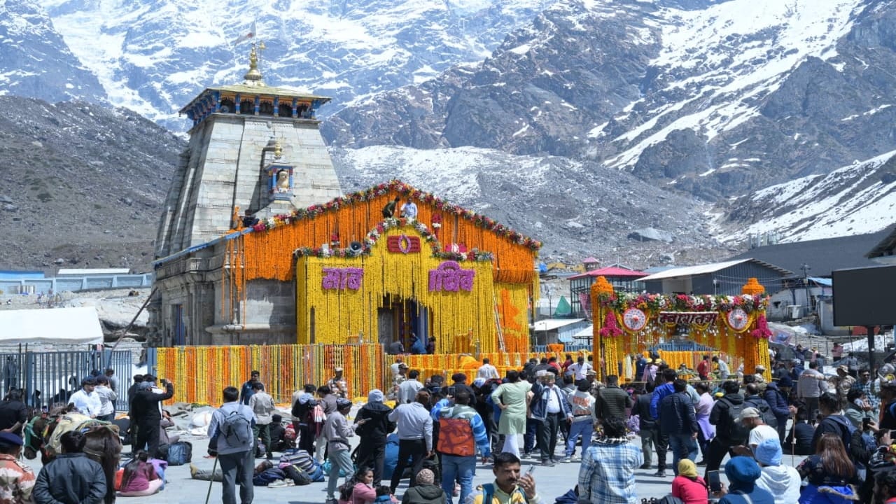 Tragedy strikes Kedarnath Yatra route: Heavy stones fall near Sonprayag ...