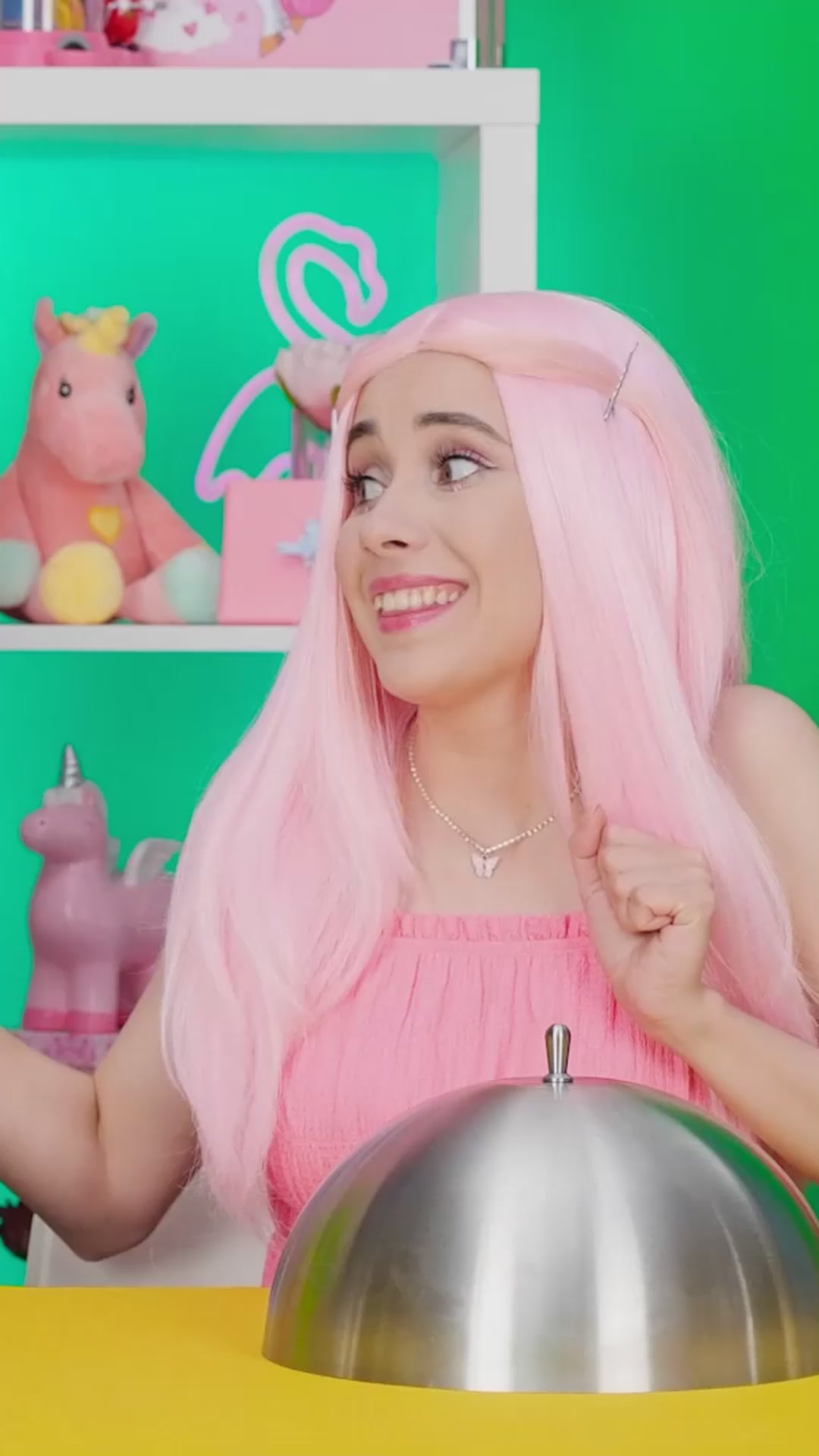 Color clash: 24-hour food challenge between pink and green!