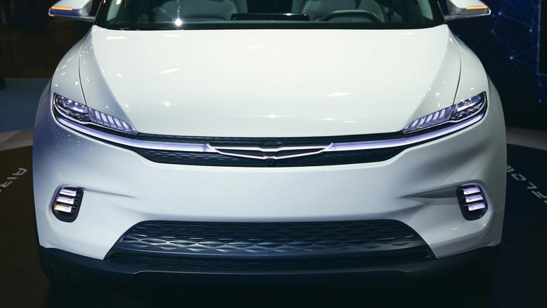 New Chrysler Arrow, Arrow Cross, Airflow models announced