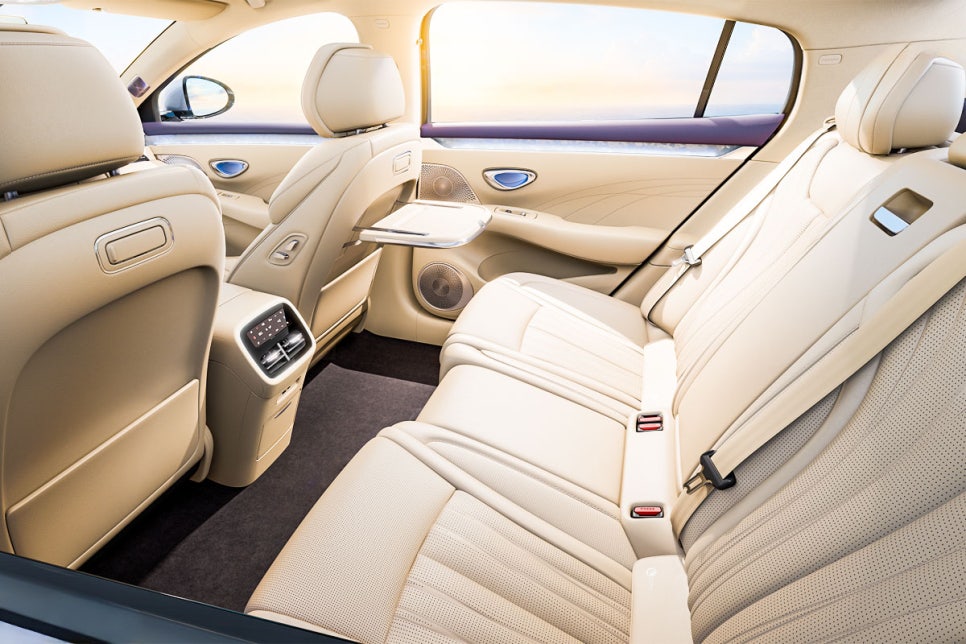 621-mile range, 536 HP, 3.3 sec 0-60, $44,000, dual-motor AWD plug-in ...