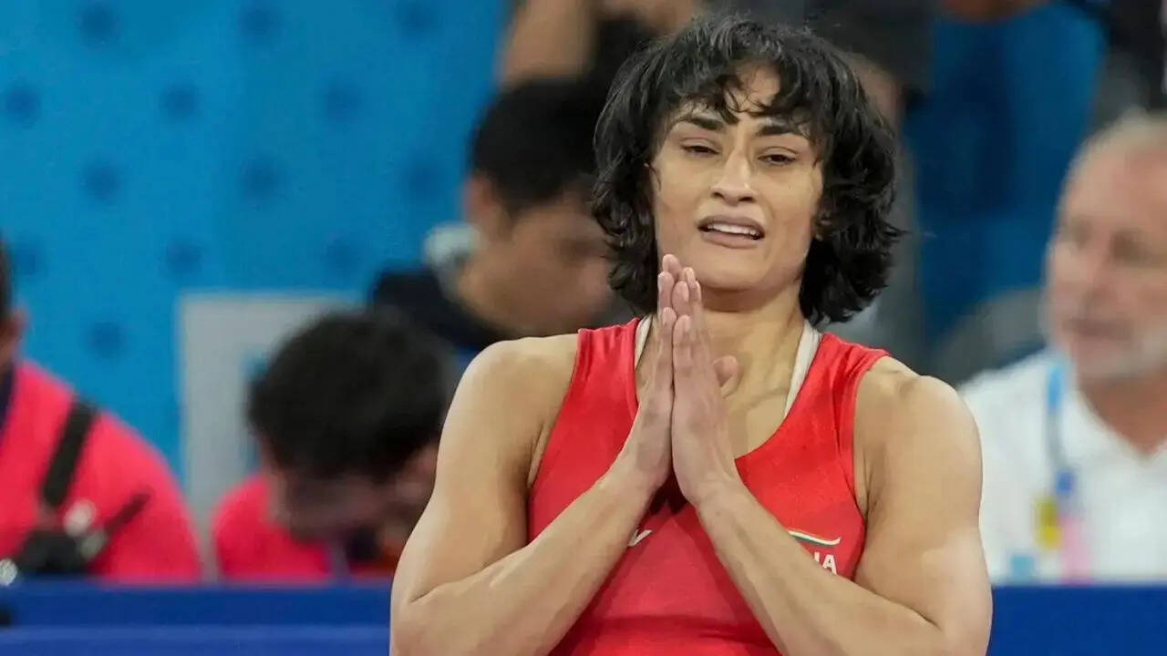 Delhi high court pulls up wrestling federation for declaring Vinesh ...