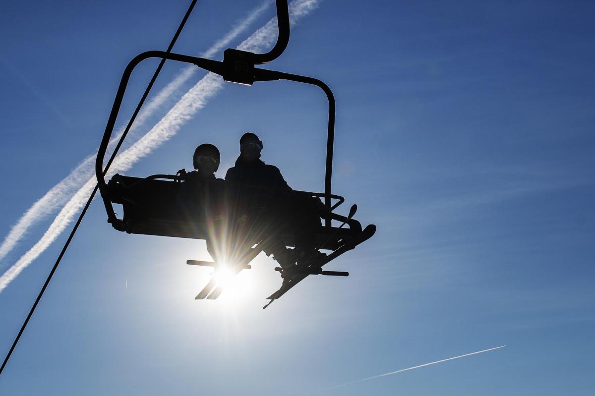 Wintersportler schlittern 150 Meter weit: 73-jähriger Skifahrer schwer ...