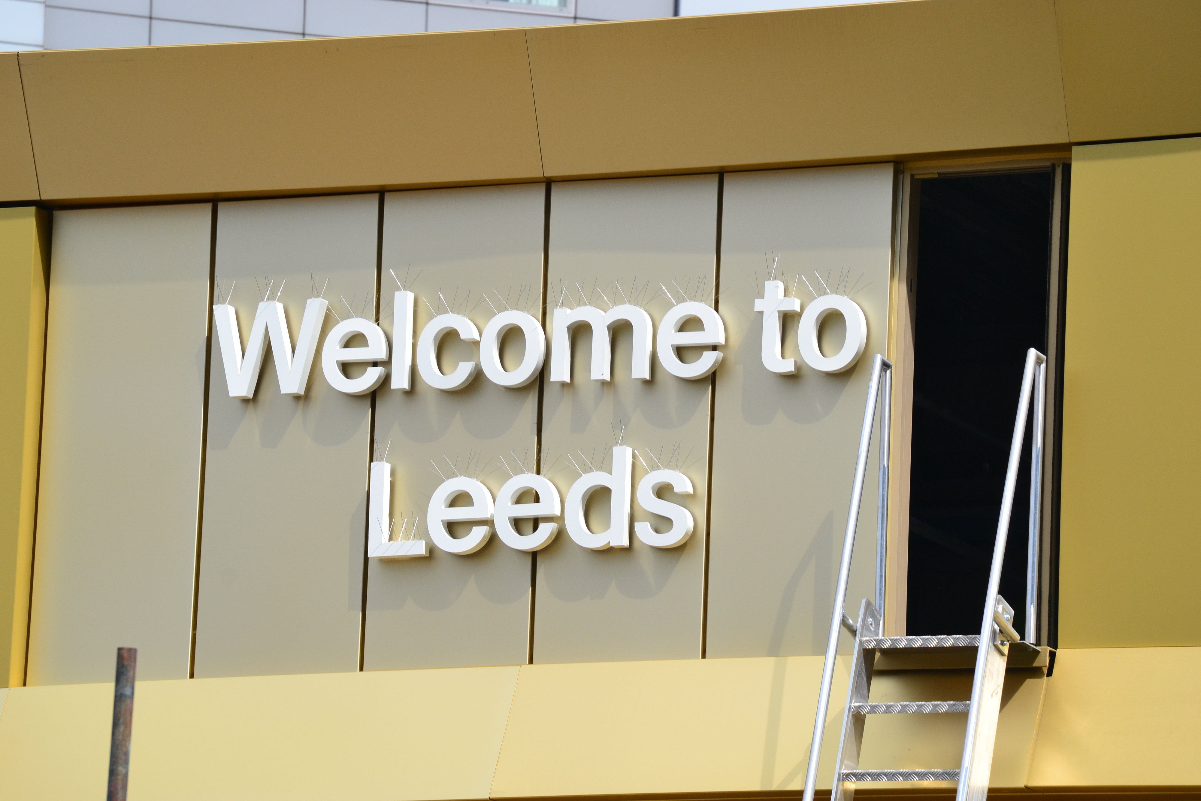 Council probes claims upside-down 'p' used to spell 'Leeds' in £46m project