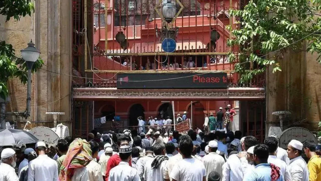 Kolkata mosques to hold Friday prayers in 2 shifts; action aims to ...