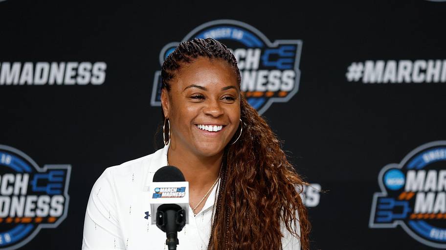 Notre Dame women's basketball lands 5-star forward Eve Long