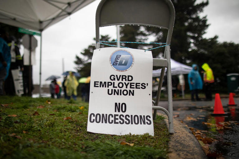 Metro Vancouver workers' union issues 72-hour strike notice