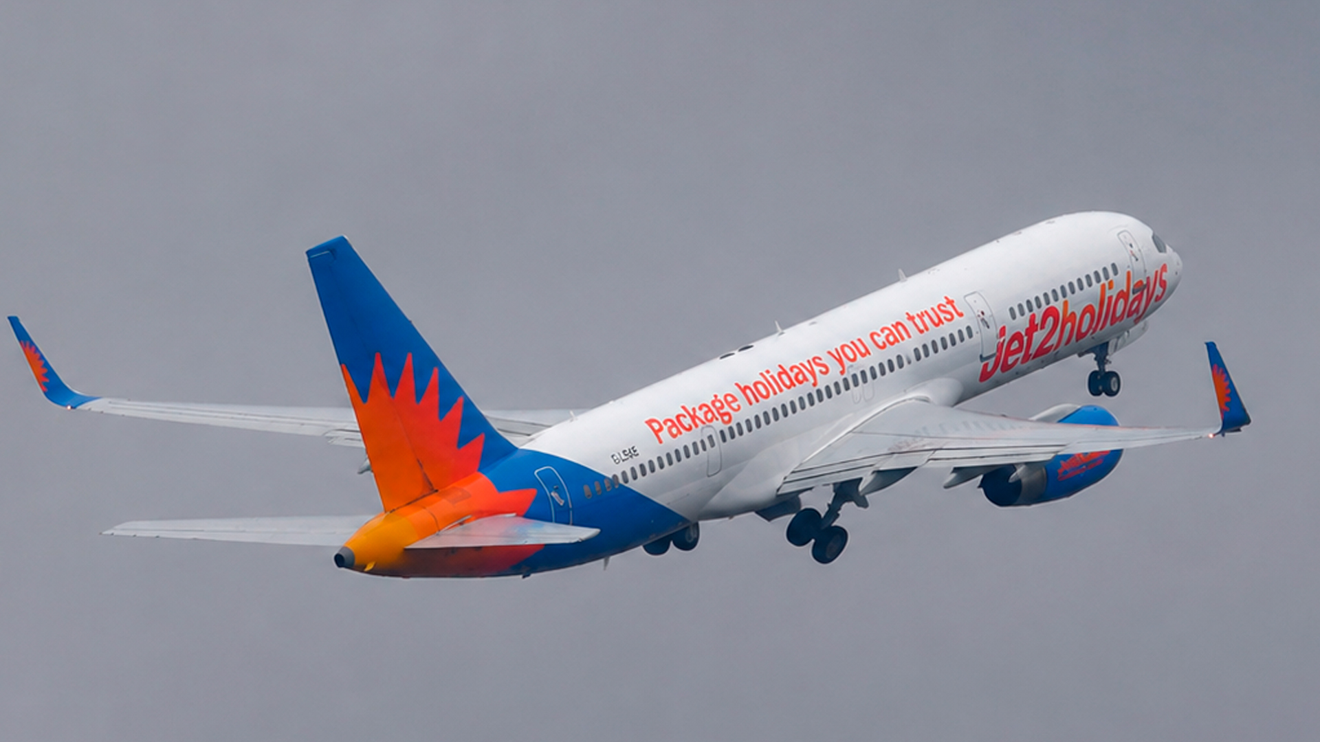 Boeing 757 rockets into poor visibility