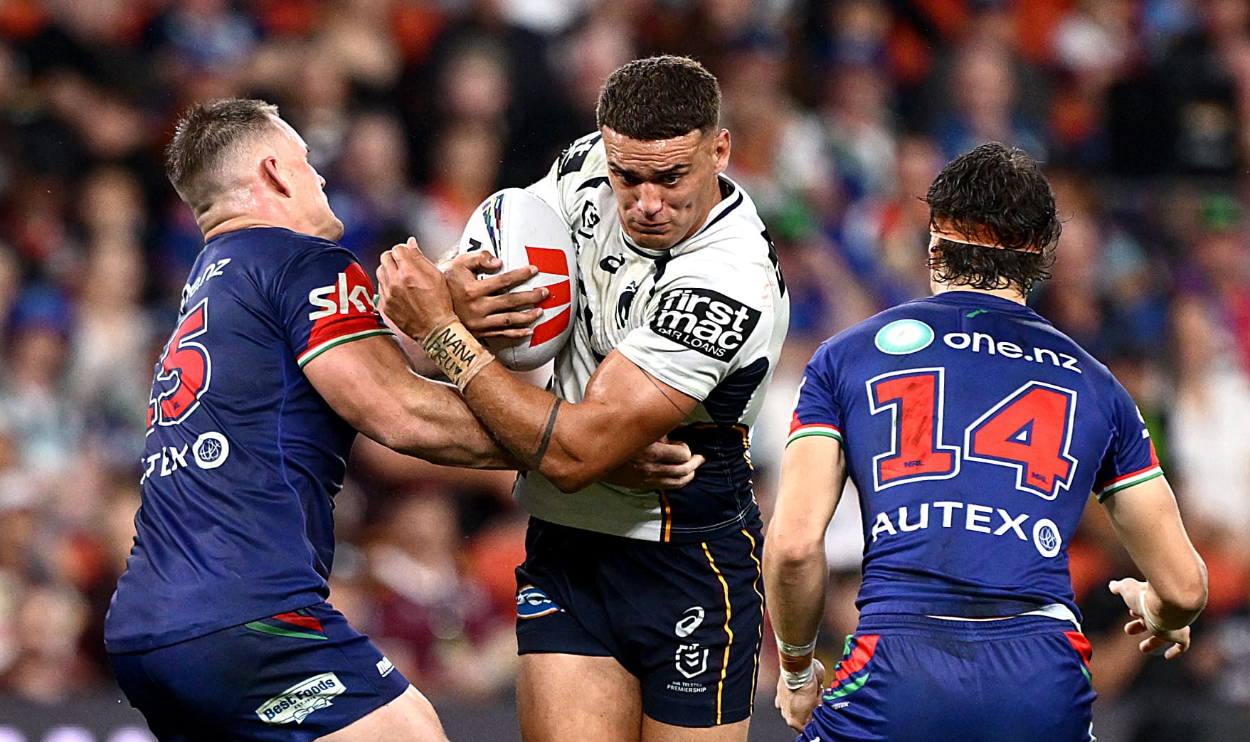 Two contracts in 12 minutes: Broncos lock up another forward