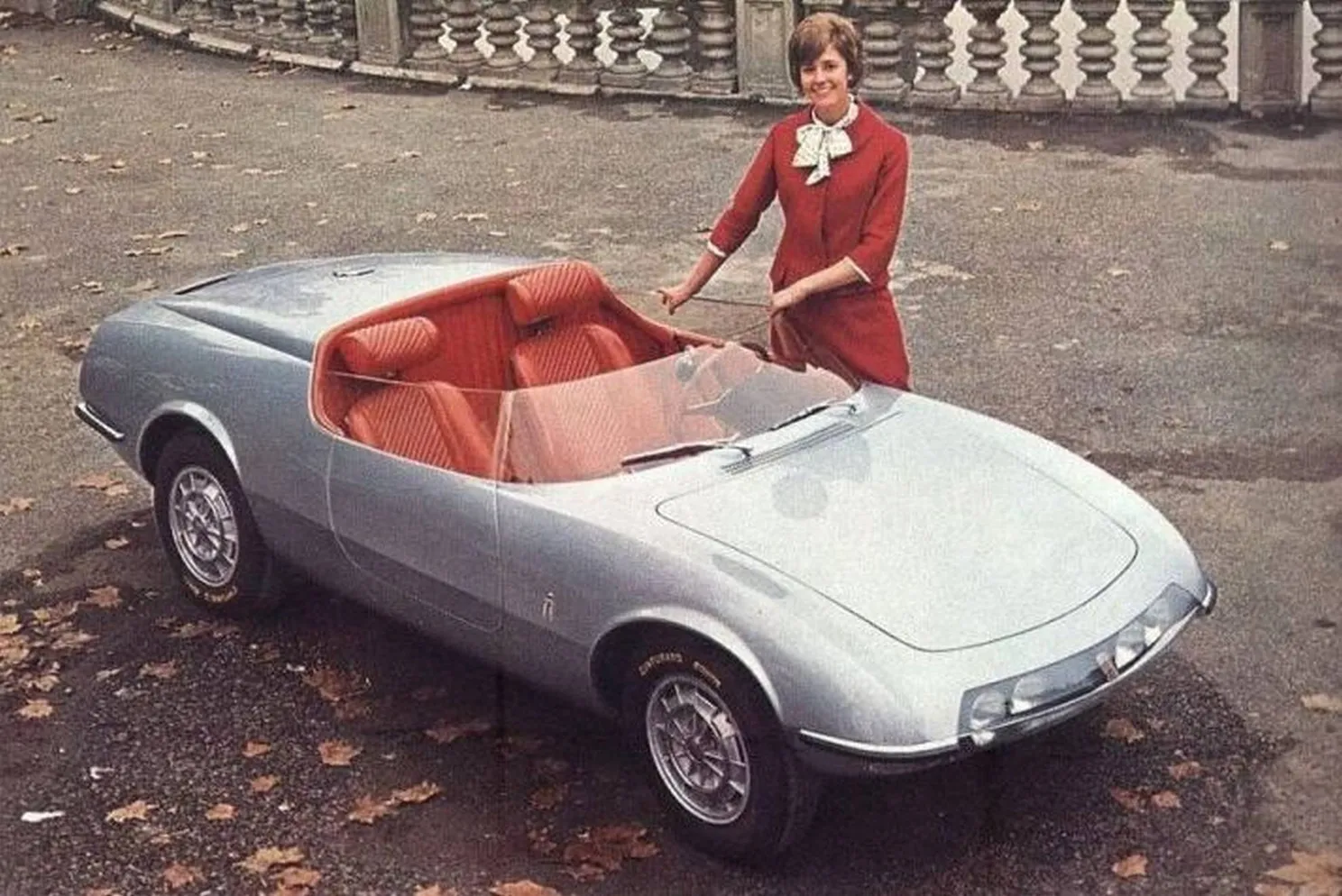 Quando il plexiglass rivoluzionò il car design