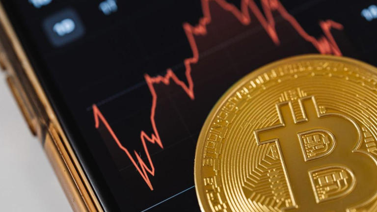 El 'oro digital' se tambalea: Bitcoin pierde casi 49 mil dólares en su ...